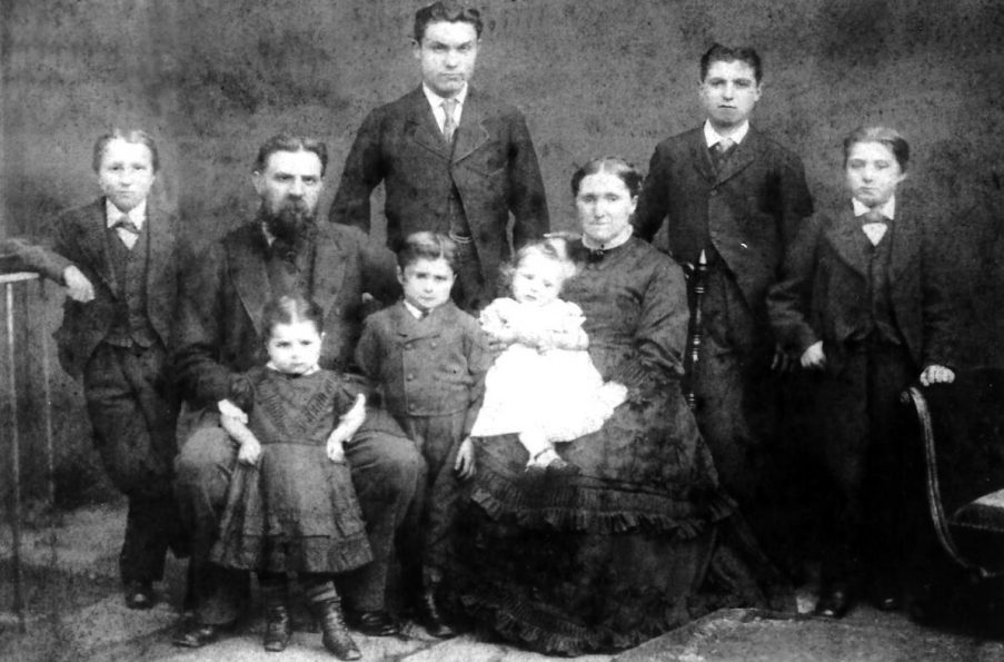 The Parr Family Photo 1878 - Proud to be Parr